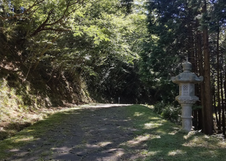八代観光有名スポット「釈迦院御坂遊歩道」3333段の日本一の石段 | 金海山 大恩教寺 釈迦院